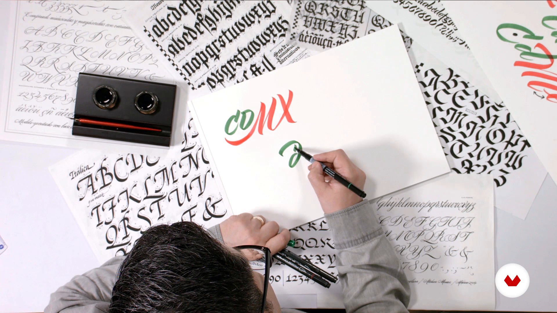 Cómo hacer un monograma: Combinar Letras para Logo · Dase
