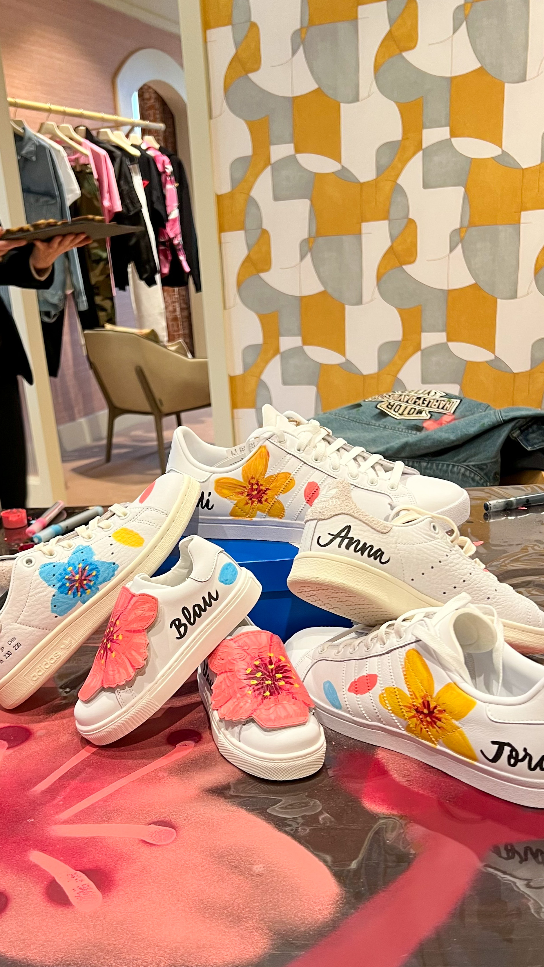 Custom Sesh (Live Gift Personalization) · Dase